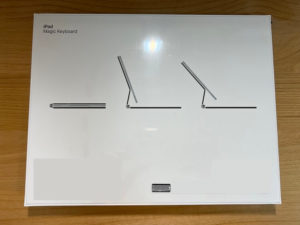 パッケージを開封すると、Magic Keyboardの姿が見えてきました。